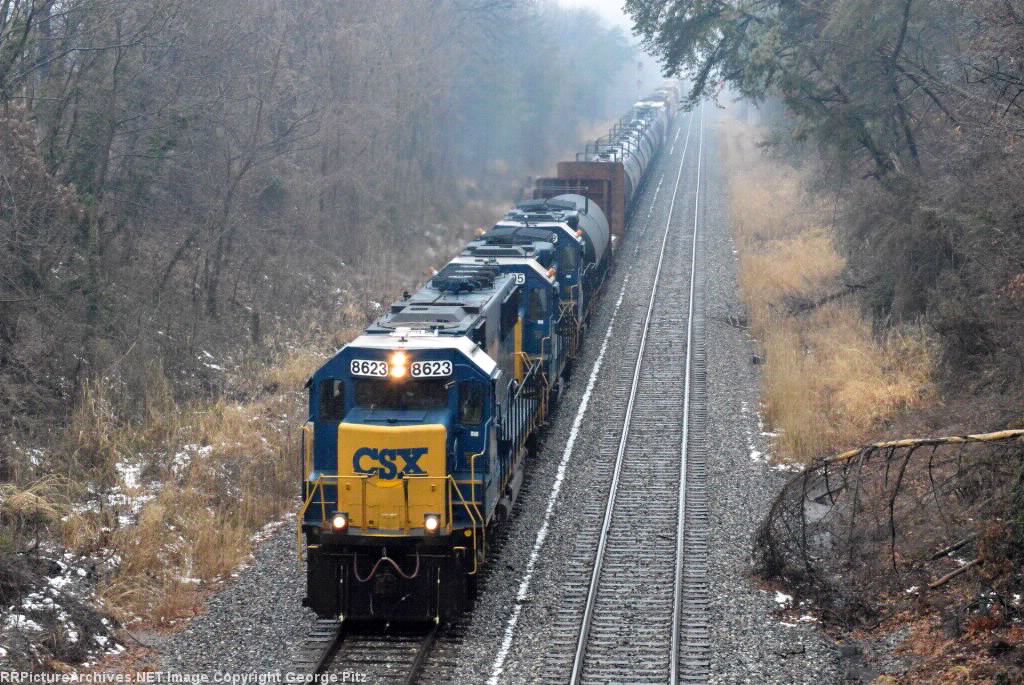 CSX 8623 and train Q370